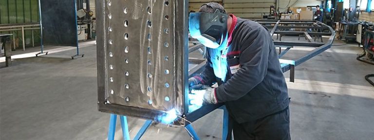 Maîtrise du pliage acier pour vos ouvrages industriels - Métal-s